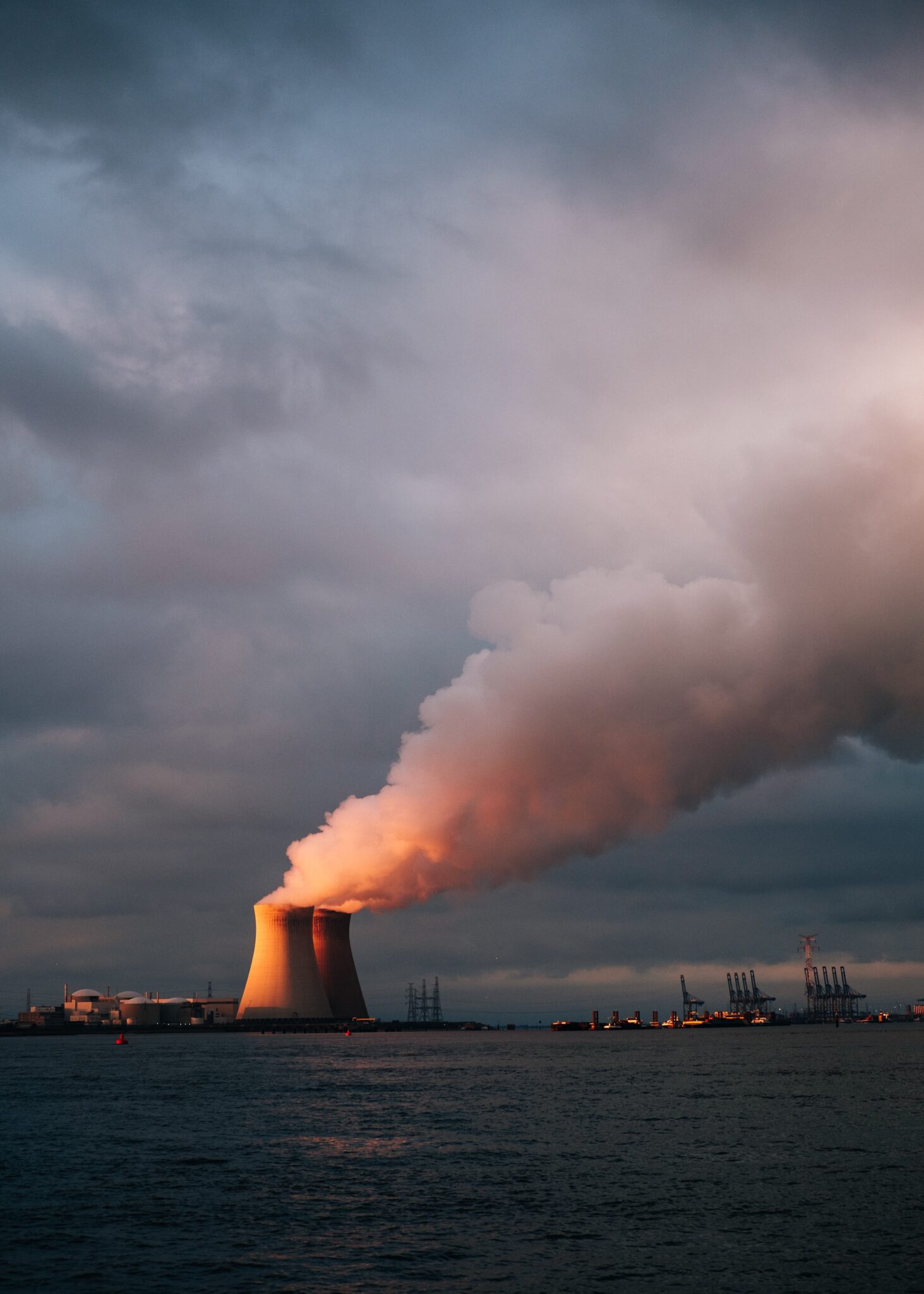 What Are The Pros And Cons Of Nuclear Energy? 10 Points to Spotlight ...